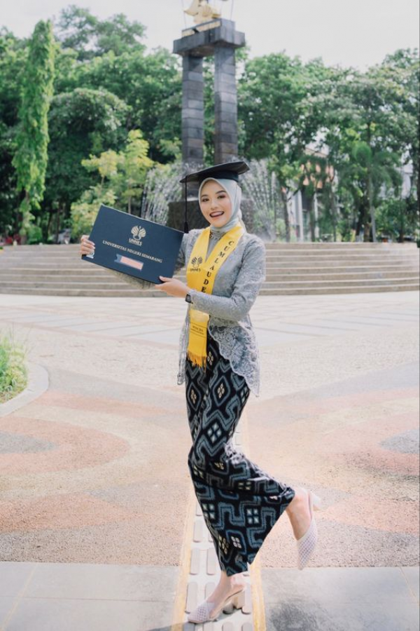 Desain Kebaya Wisuda Yang Cantik Dan Menarik 8 Desain Id